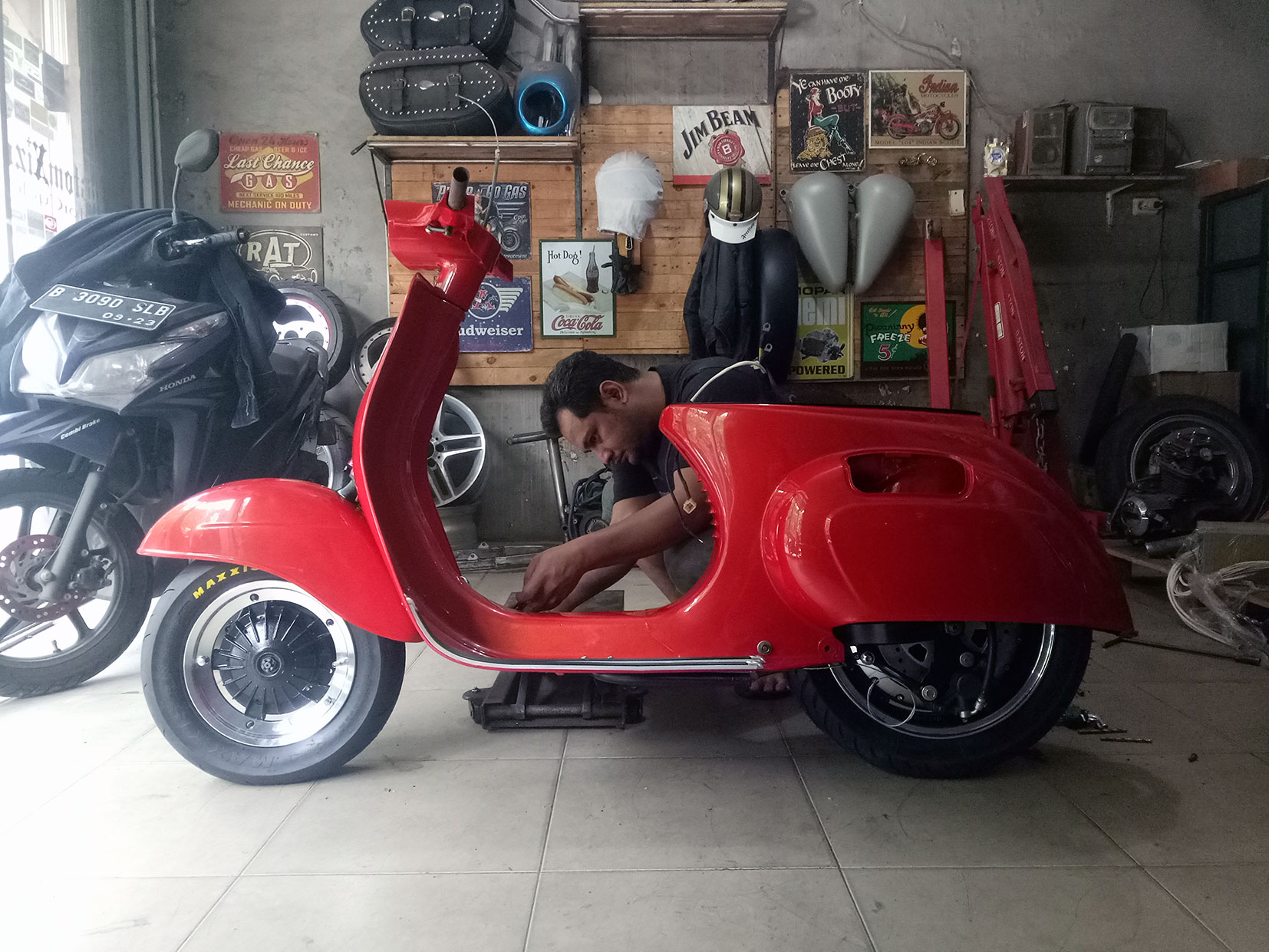 Bikin-bikin: Konversi Vespa PTS (small frame) #9: Merah – aikon.org